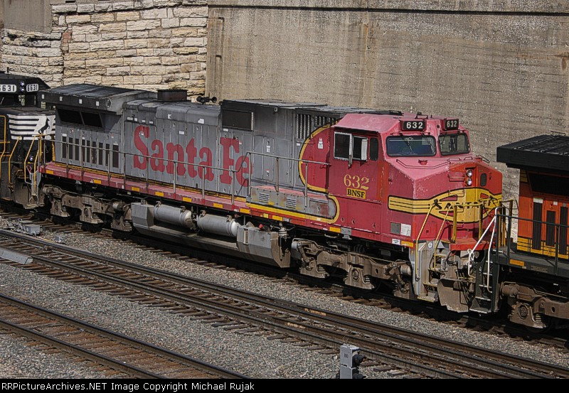 BNSF 632